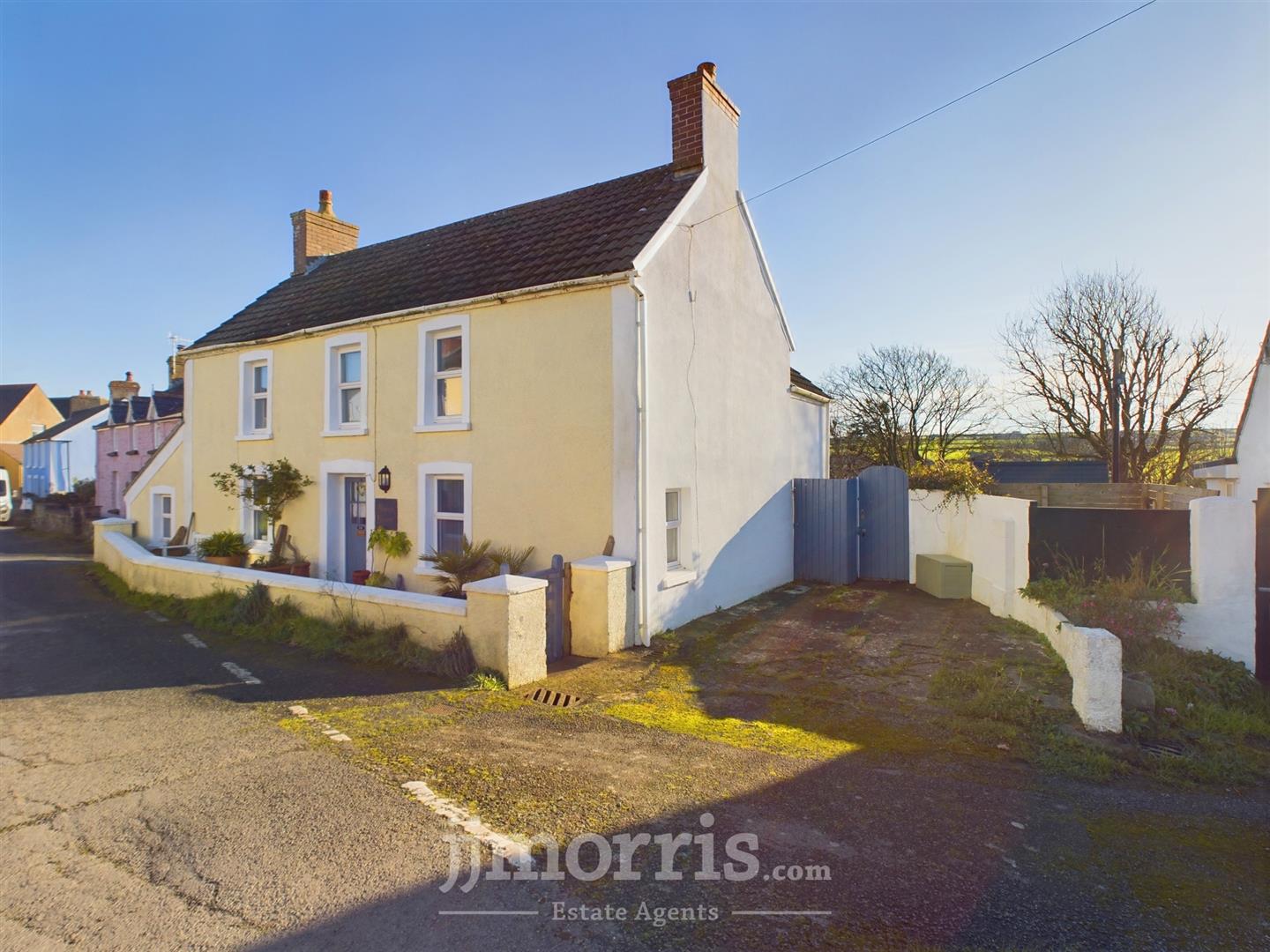 Manor House, 5 Ffordd-y-Felin, Trefin – JJMorris